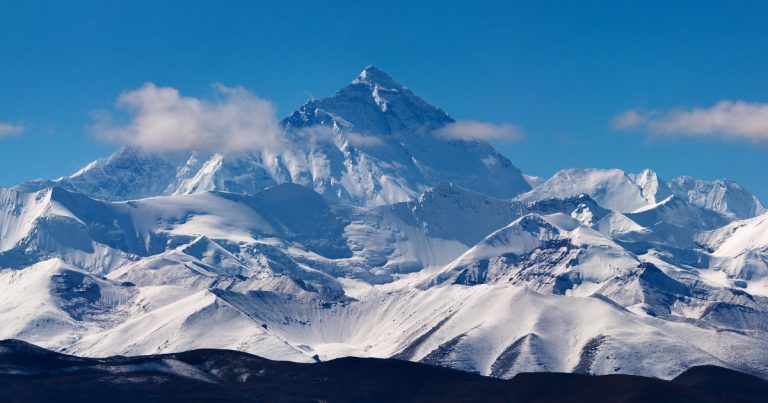 Mount Everest Facts: Uncover Thrilling & Unknown Secrets!
